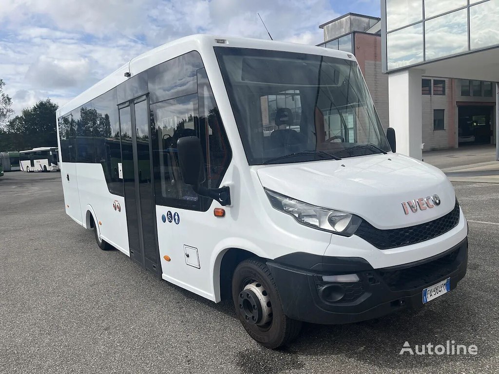 Prodaje se Indcar Mobi gradski autobus na aukciji