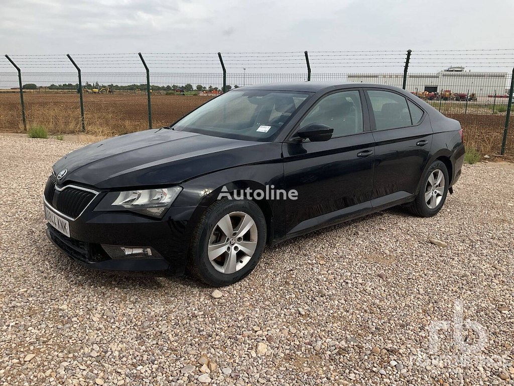 Prodaje se SKODA SUPERB 2.0D (Inoperable) krosover na aukciji