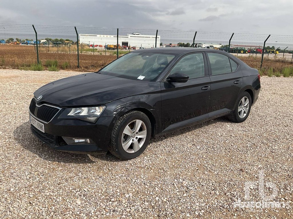 Prodaje se SKODA SUPERB 2.0D krosover na aukciji