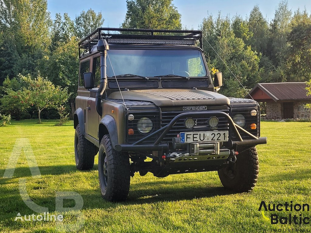 Prodaje se Land Rover Defender 90 terenac na aukciji