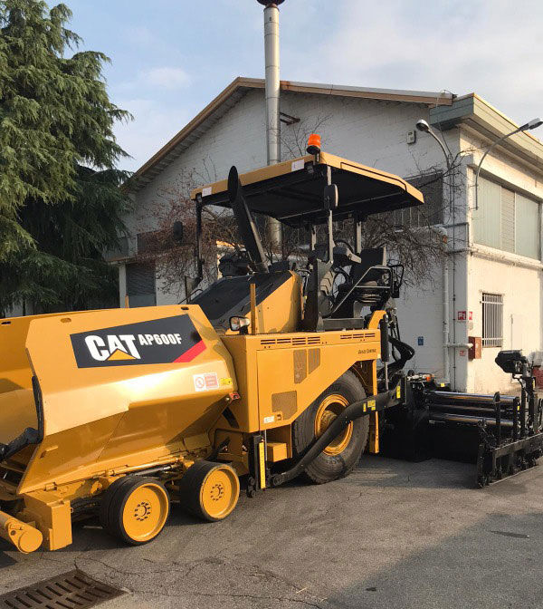 Caterpillar AP600F asfaltni finišer točkaš