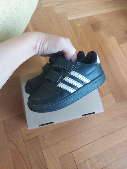 Adidas patike decije 26