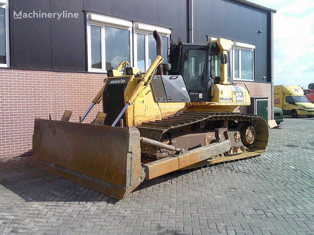 Komatsu D65PX-15 buldožer