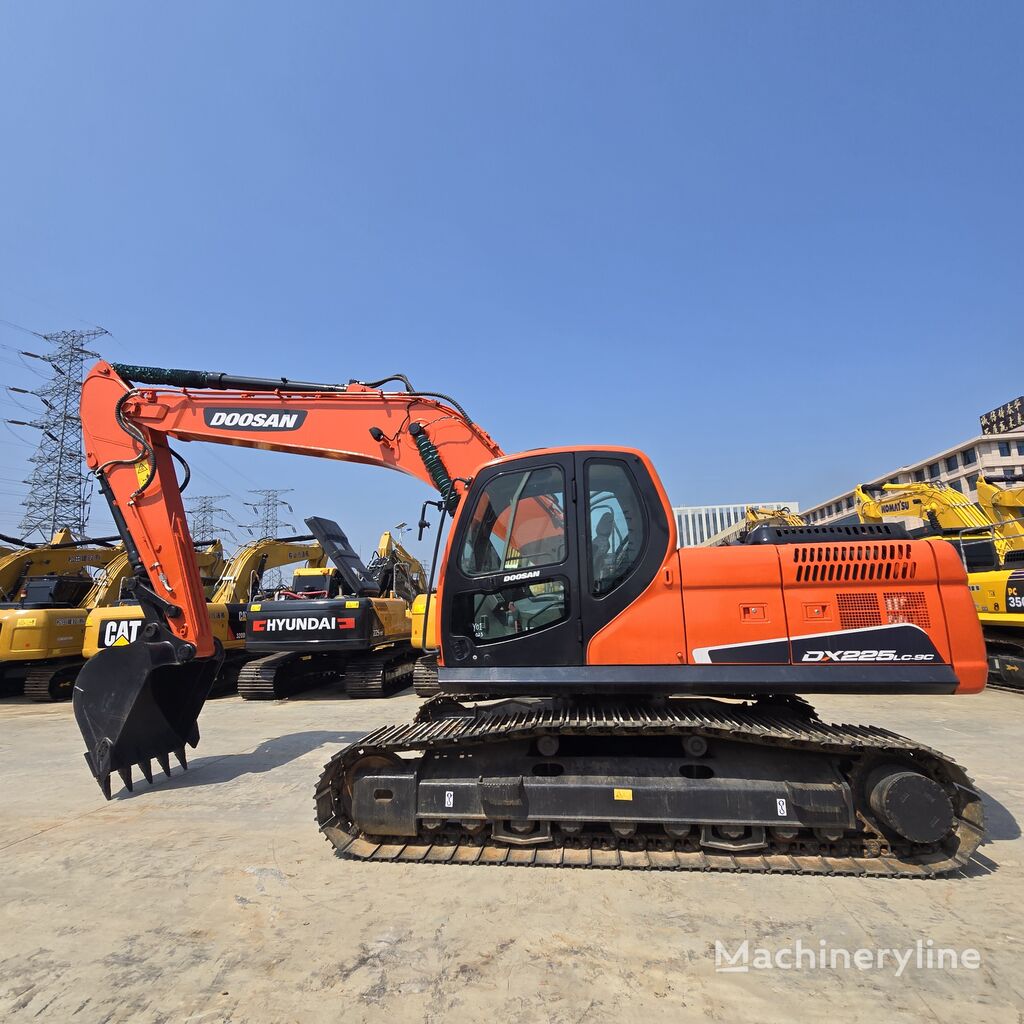 Doosan DX225 bager guseničar