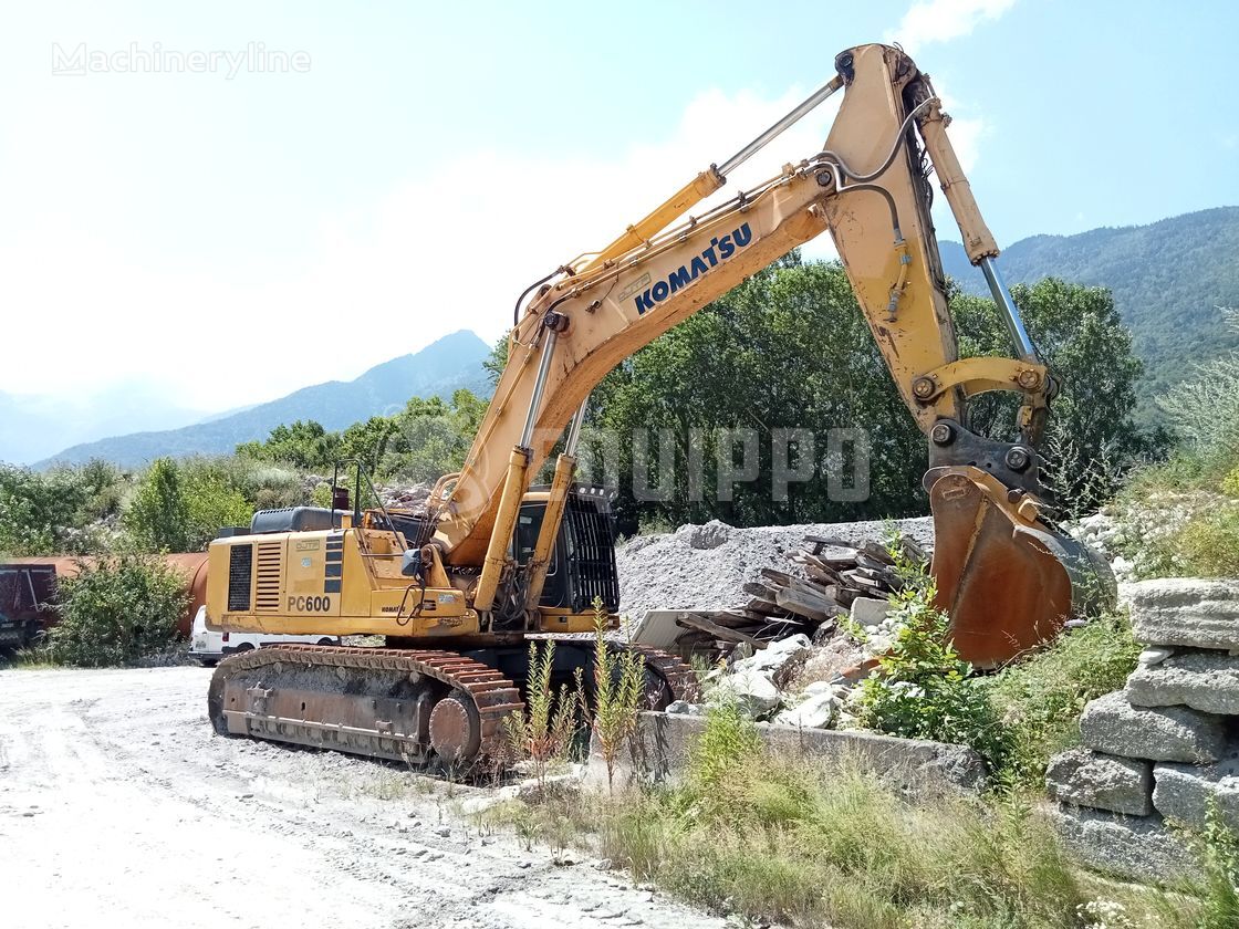 Komatsu PC600-6K bager guseničar