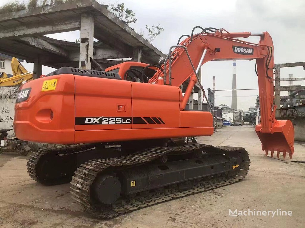 Doosan DX 225 bager guseničar