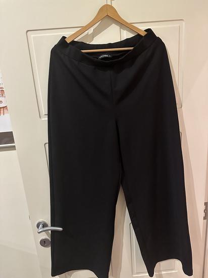 Pantalone zenske crne kao nove