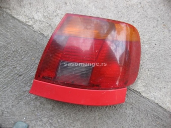 Audi A4 model b5 limuzina desno stop svetlo polovno ispravno originalno