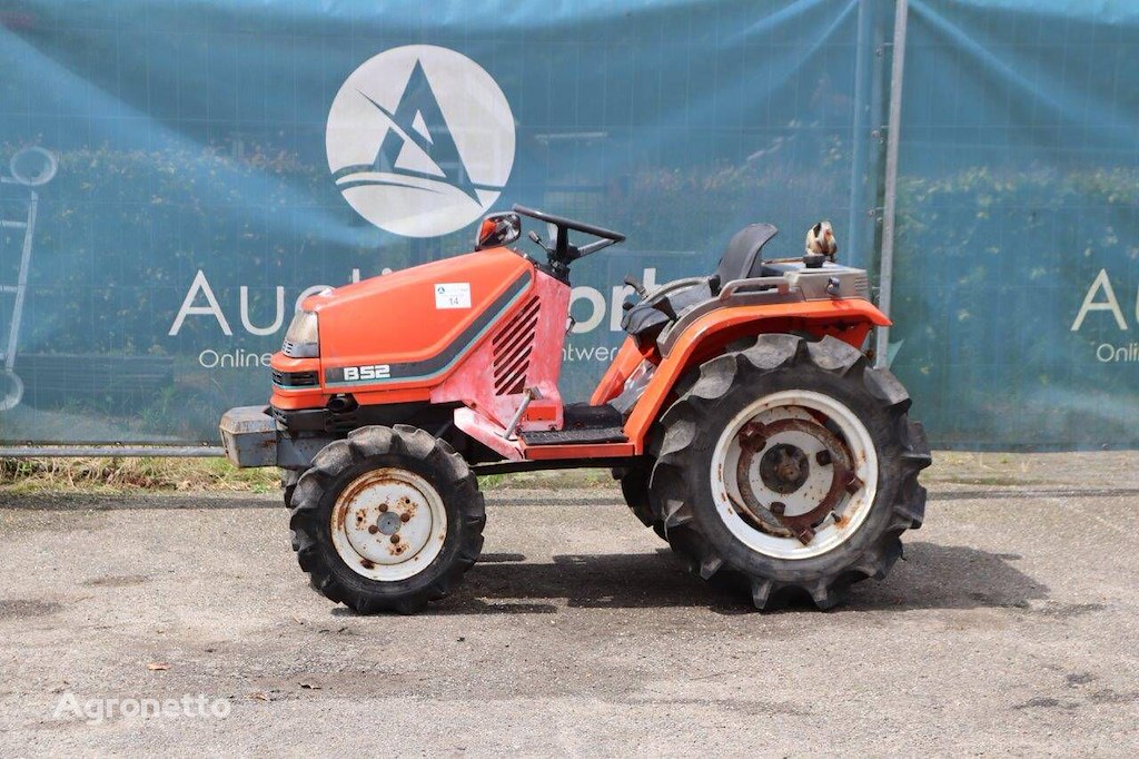 Prodaje se Kubota B52 traktor točkaš na aukciji