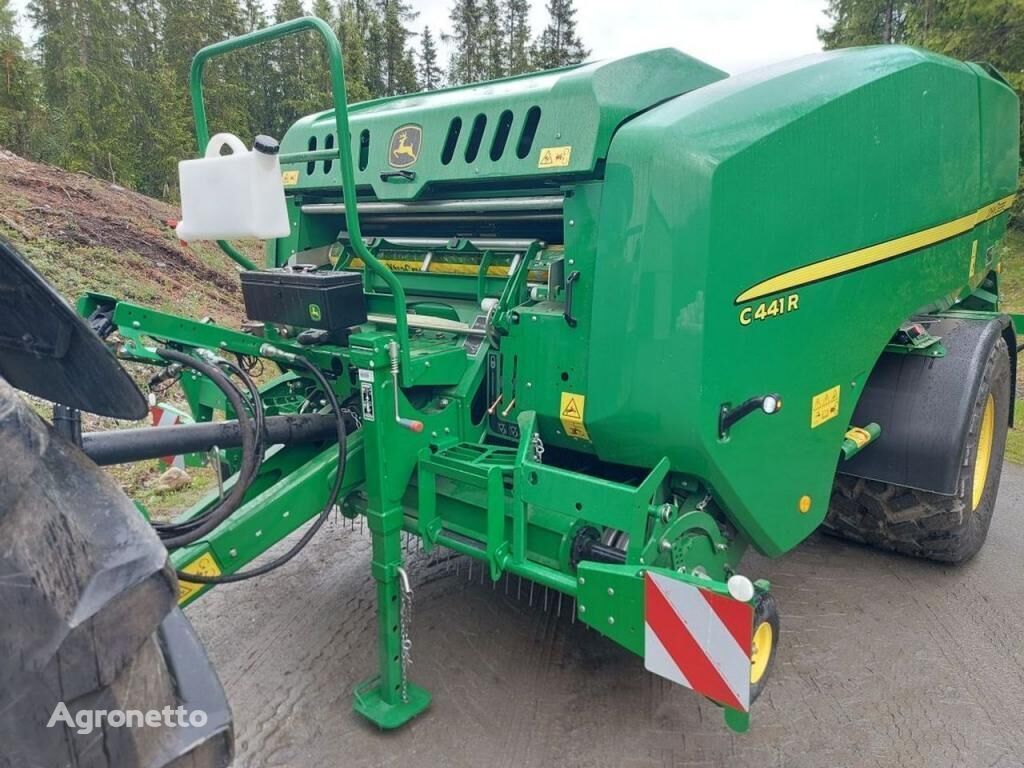 Prodaje se John Deere C441R balirku za četvrtaste bale na aukciji