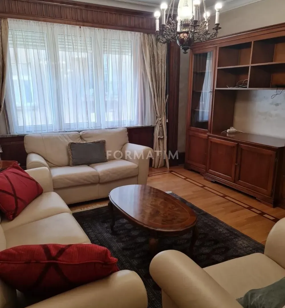 Izdavanje, dvosoban stan, 80m2, Obilićev Venac, Beograd