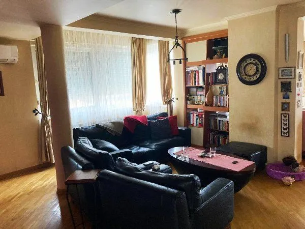 Izdavanje, petosoban stan, 220m2, Banovo Brdo, Beograd