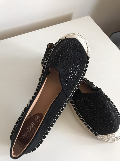 Nove espadrile