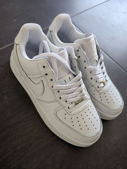 PATIKE AIR FORCE 1 NIKE