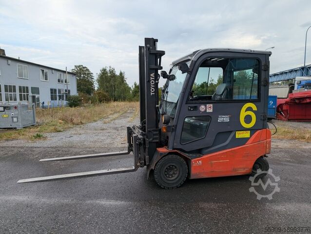 Električni viljuškar za 4 točka
Toyota Toyota 8FBMT25 // Zinkenversteller // Seitenschieb