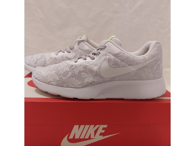 Patike Nike Tanjun ENG broj 39