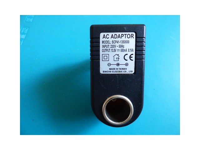 Strujni adapter 230V --- 12V  0.6A za auto konektor