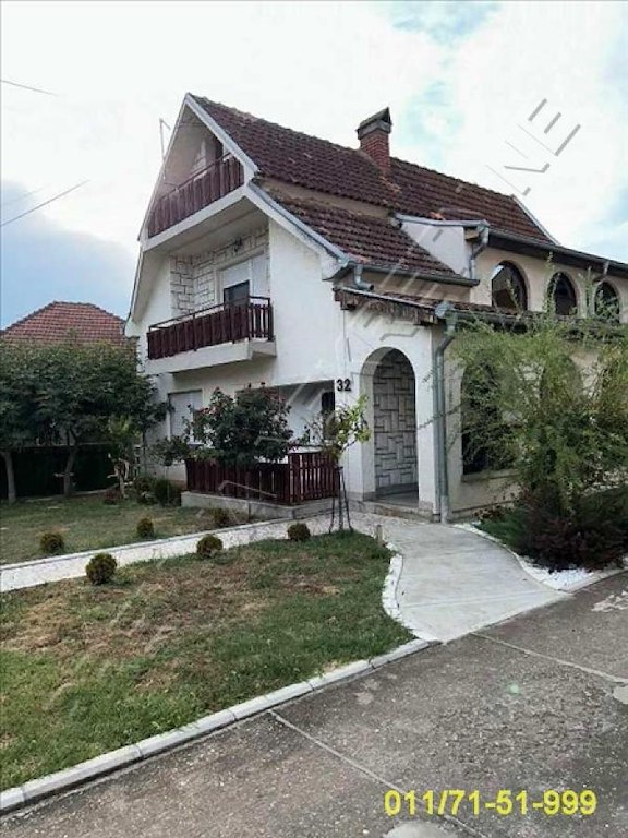 5. 0, Novi Banovci, Sremska, 160m2, plac 10ari