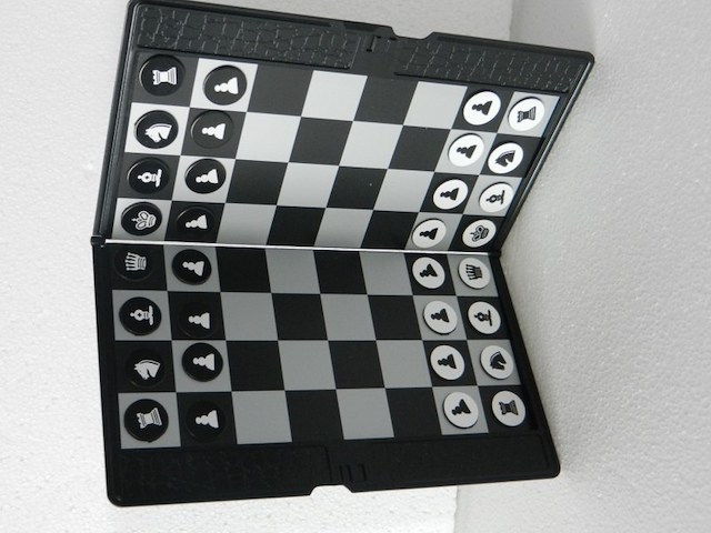 Magnetni šahić-Mini Magnet Chess