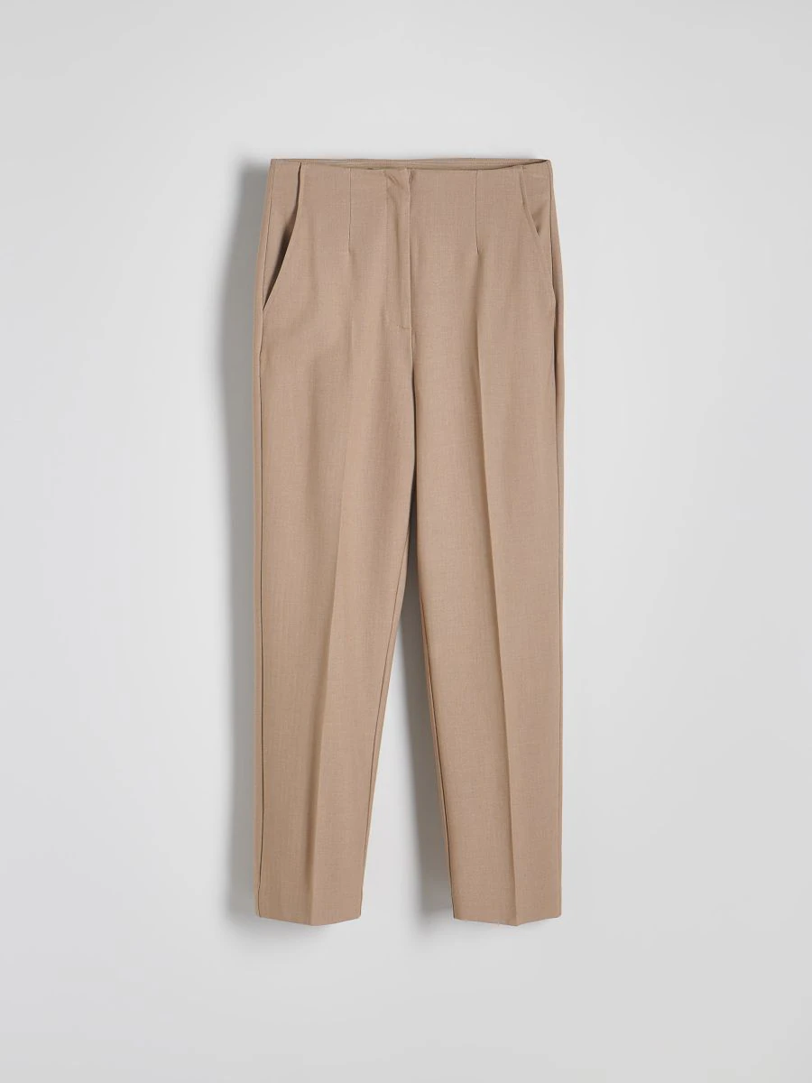 Pantalone s visokim strukom