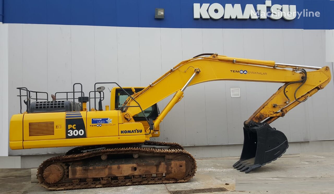 Komatsu PC300-8M0 bager guseničar