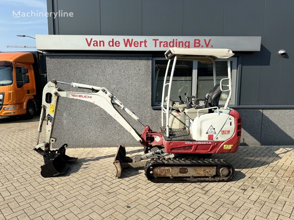 TB216 minigraver minikraan 3805uur 2013 CW00 3 bakken Yanmar Die mini bager