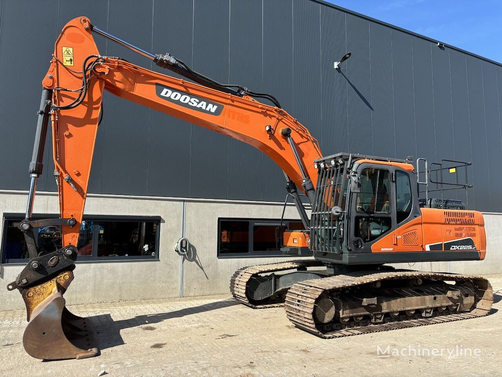 Doosan DX225LC-5 bager guseničar