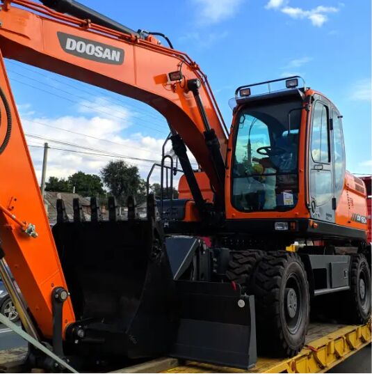 Novi Doosan DX160W bager točkaš