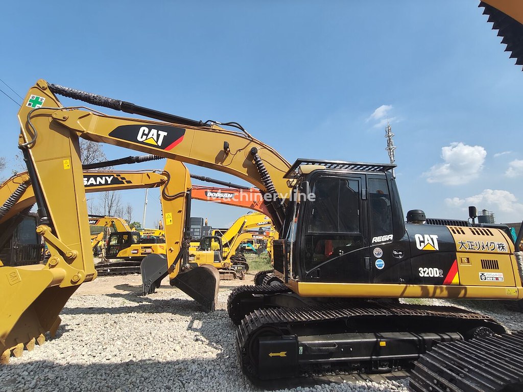 Caterpillar 320D2 bager guseničar