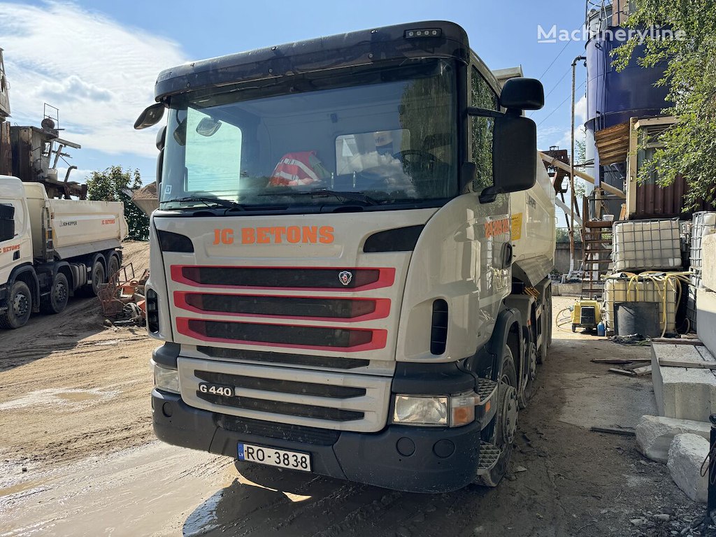 Liebherr na šasiji Scania G440 kamion s mešalicom za beton