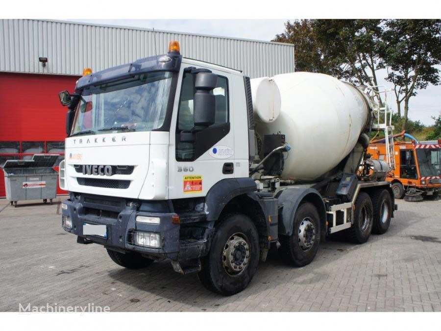 IVECO Trakker 380 8x4 Mixer rear axle defect kamion s mešalicom za beton