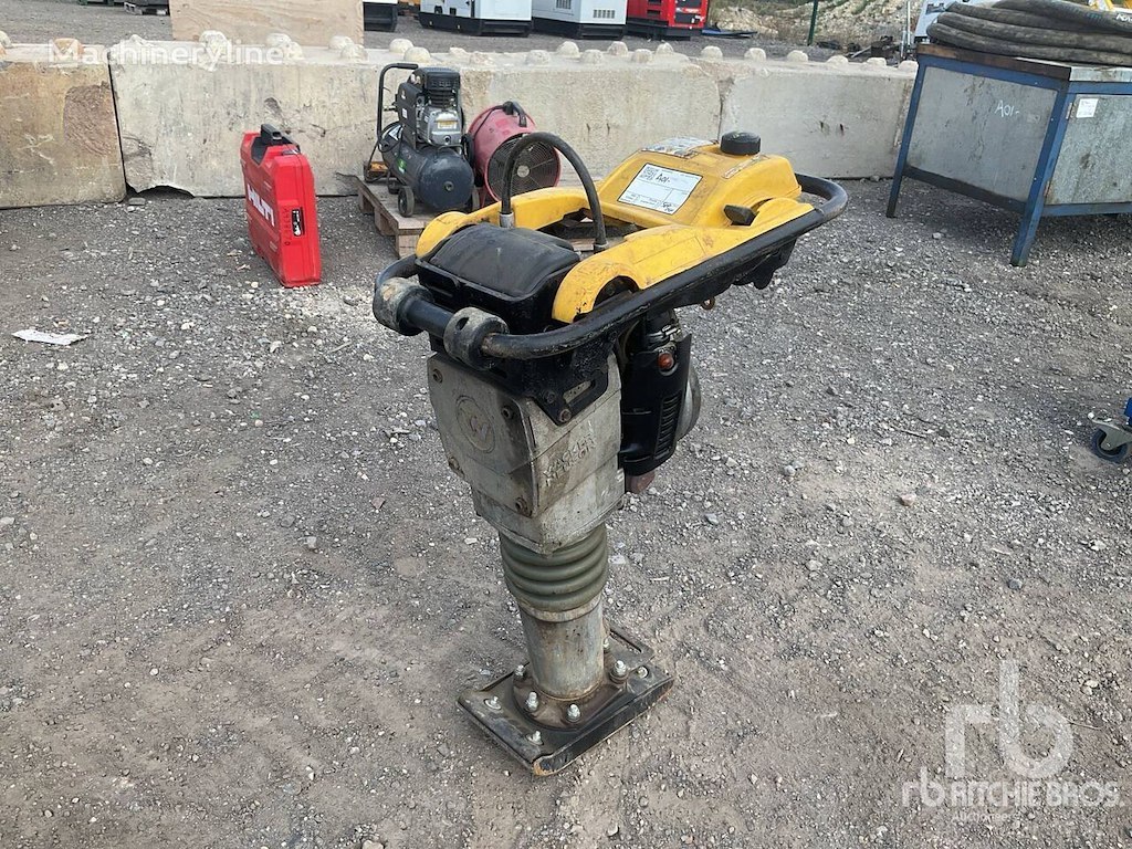 Prodaje se Wacker Neuson BS50-2 nabijač na aukciji