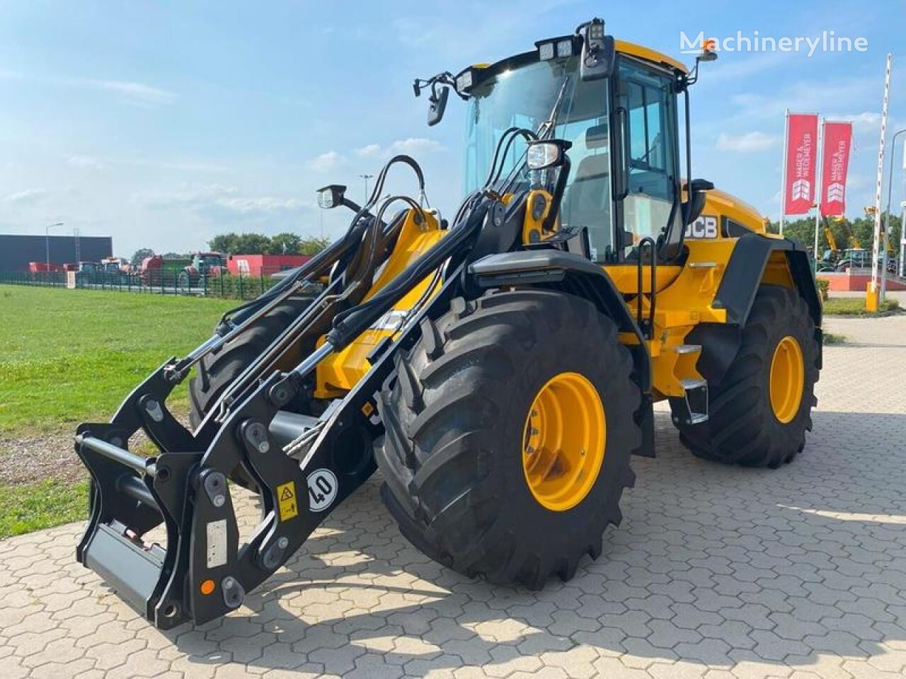 Novi JCB 427 AGRI prednji utovarivač