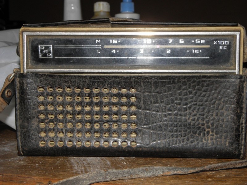 TRANZISTOR / RADIO: SELGA 402 RUSIJA