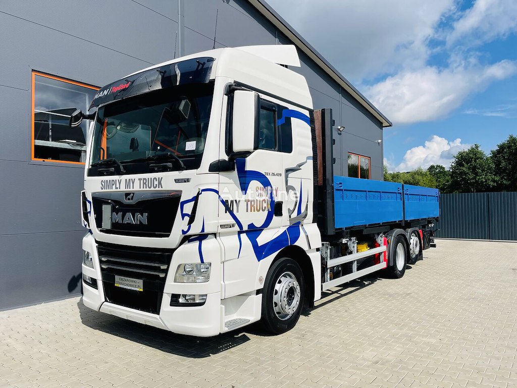 MAN TGX 24.420 kamion s ravnom platformom