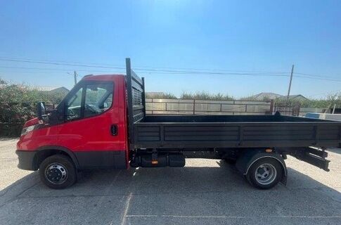 IVECO C35C16 kamion s ravnom platformom