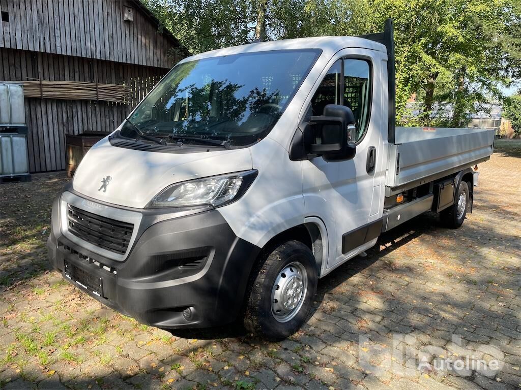 Prodaje se Peugeot Boxer kamion s ravnom platformom na aukciji