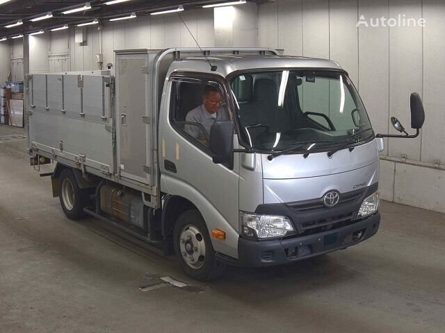 Toyota DYNA kamion s ravnom platformom