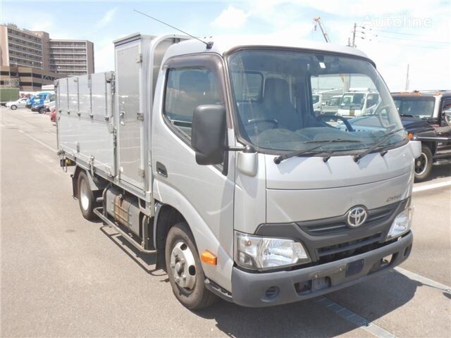 Toyota DYNA kamion s ravnom platformom