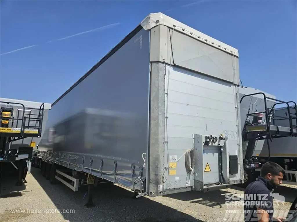 Schmitz Cargobull Curtainsider Mega