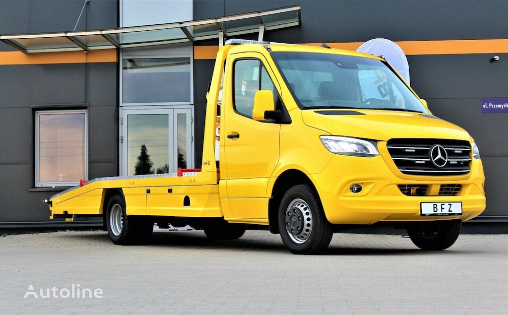 Novi Mercedes-Benz 519 autotransporter