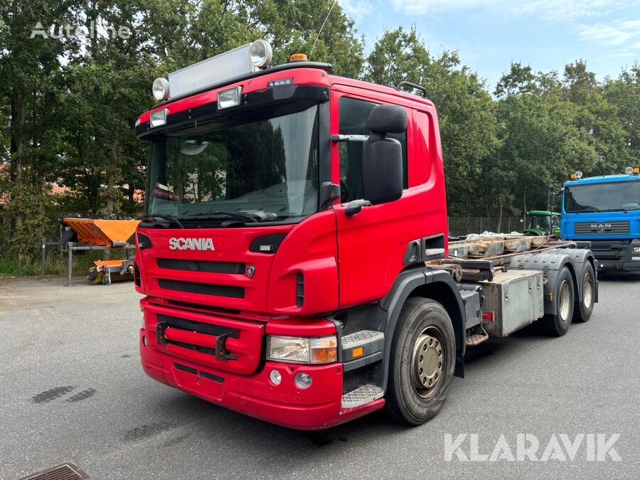 Prodaje se Scania P 340 kamion sa kukom za podizanje tereta na aukciji