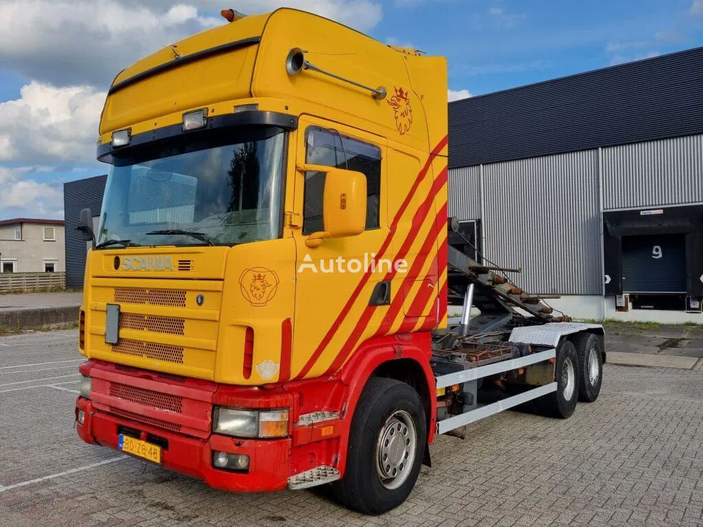 Scania V8 144 530 Full Steel 6x2 manual Euro 2 kamion sa kukom za podizanje tereta