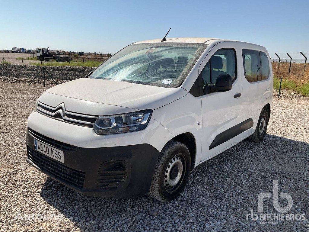 Prodaje se Citroen BERLINGO 4x2 5-Seat 1.5D laki furgon na aukciji