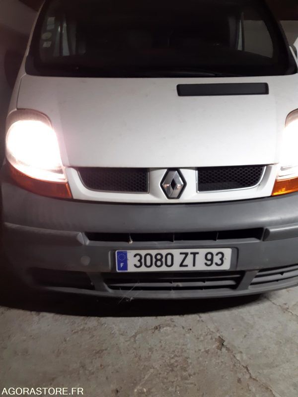 Prodaje se Renault TRAFIC minibus furgon na aukciji