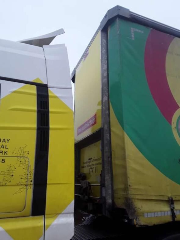 SDC Curtainsider Trailer poluprikolica sa kliznom ceradom