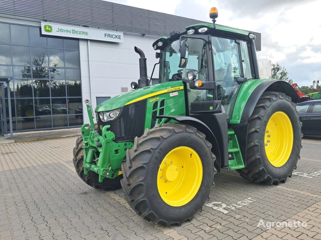 Novi John Deere 6120M traktor točkaš