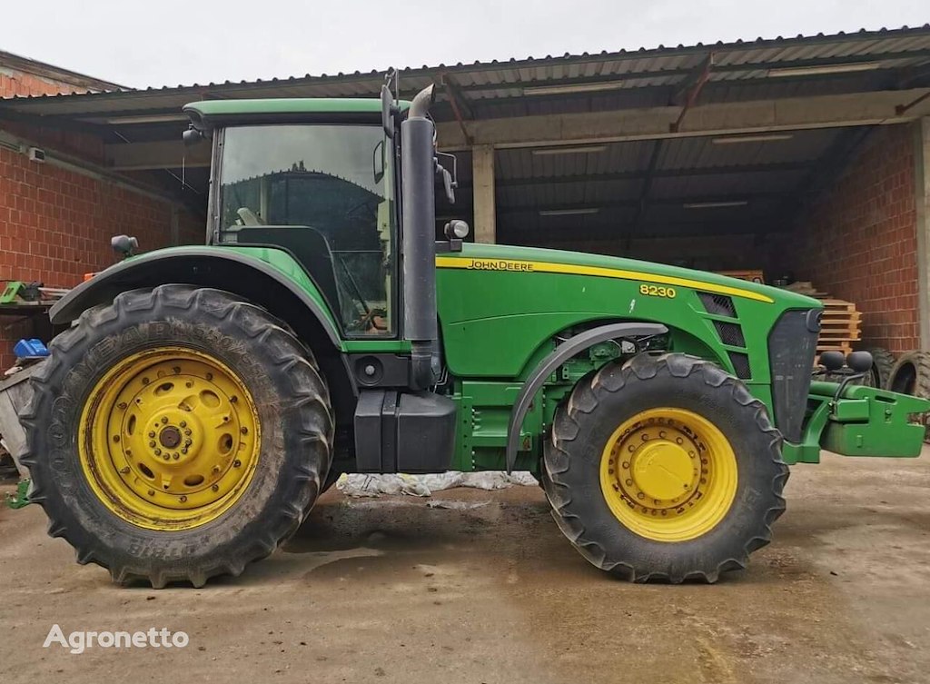 John Deere 8230 Powershift traktor točkaš