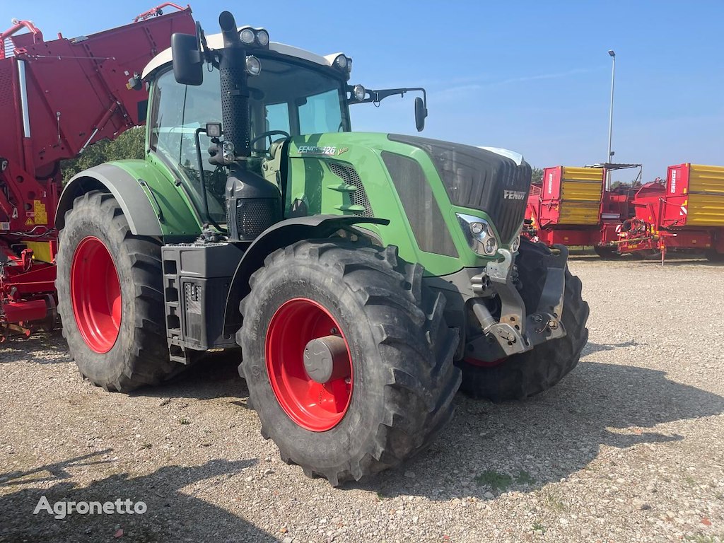 Fendt 826 Vario traktor točkaš