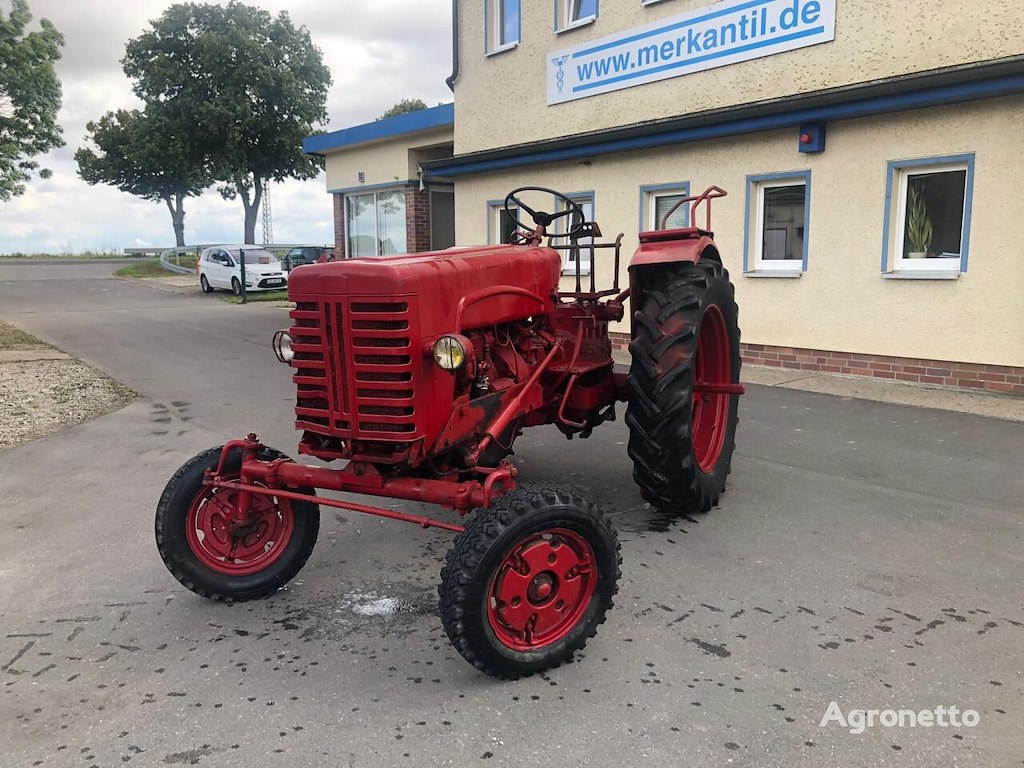 McCormick Farmall F-265 traktor točkaš